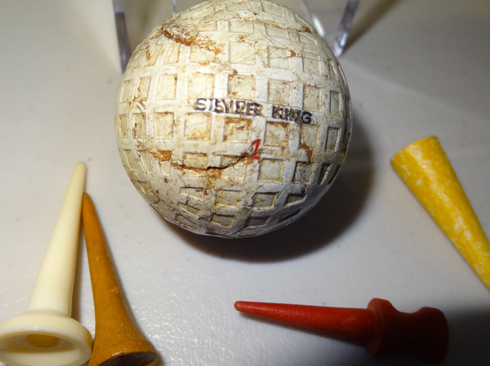 SILVER KING 1 VINTAGE GOLF BALL 4 VINTAGE GOLF TEES IN DISIPLAY | eBay