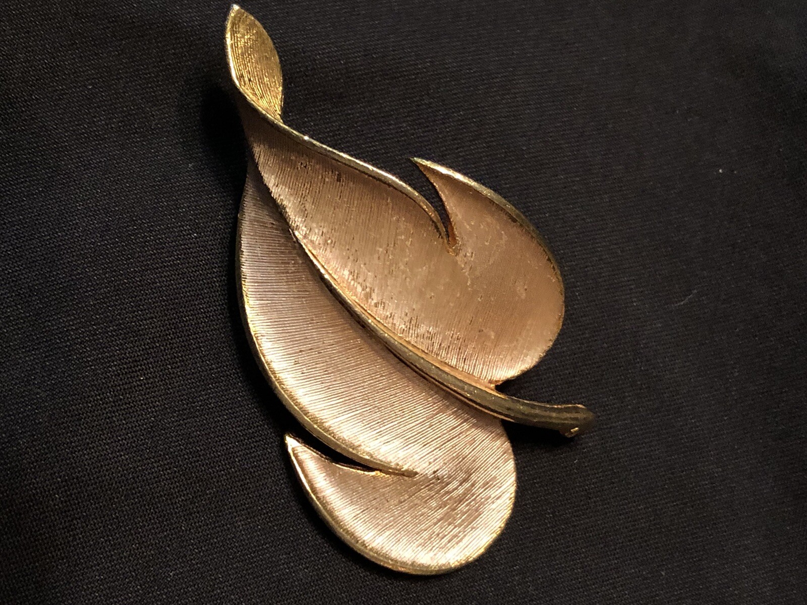 JJ Leaf Pin ~ Pearlized Brushed Enamel On Gold Metallic ~ Free Shipping ...