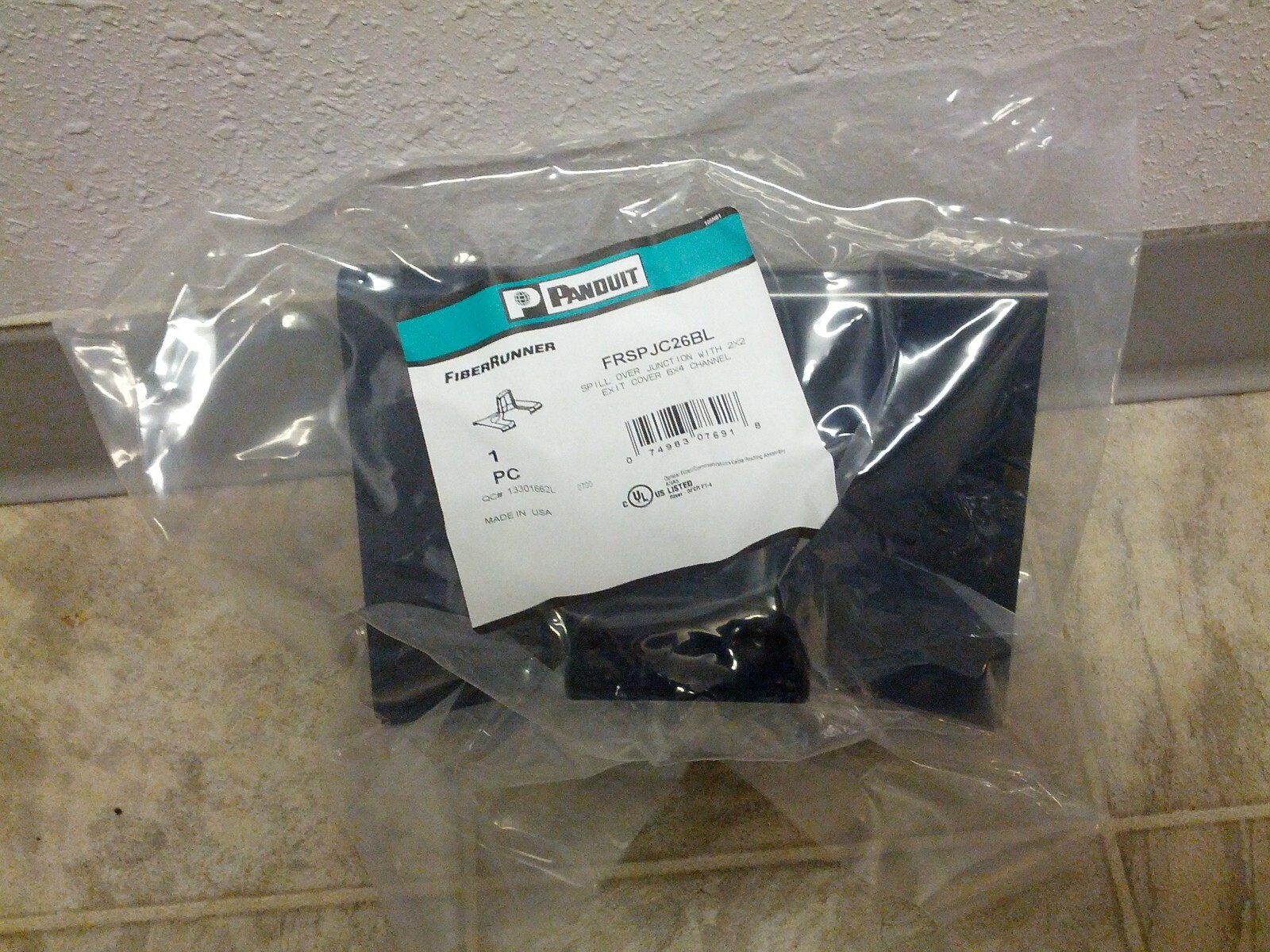 PANDUIT FRSPJC26BL Spill-Over Junction 2X2 Exit Cover 6X4 Channel ...