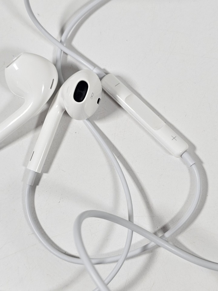 Original Apple EarPods Headphones - USB-C Wired Headphones - MTJY3AM/A ...