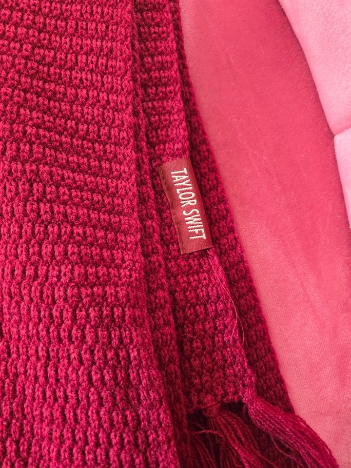 Taylor Swift Red (Official Taylor Swift Item) "All Too Well" Knit Scarf ...