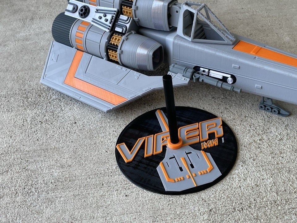 Battlestar Galactica Colonial Viper MK1 3.75" Play Set. Includes Viper ...