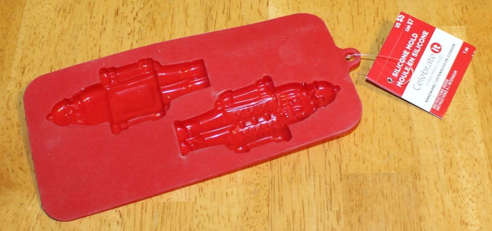 Celebrate IT! ~ RED SILICONE HOLIDAY NUTCRACKER CANDY/COOKIE MOLD ...