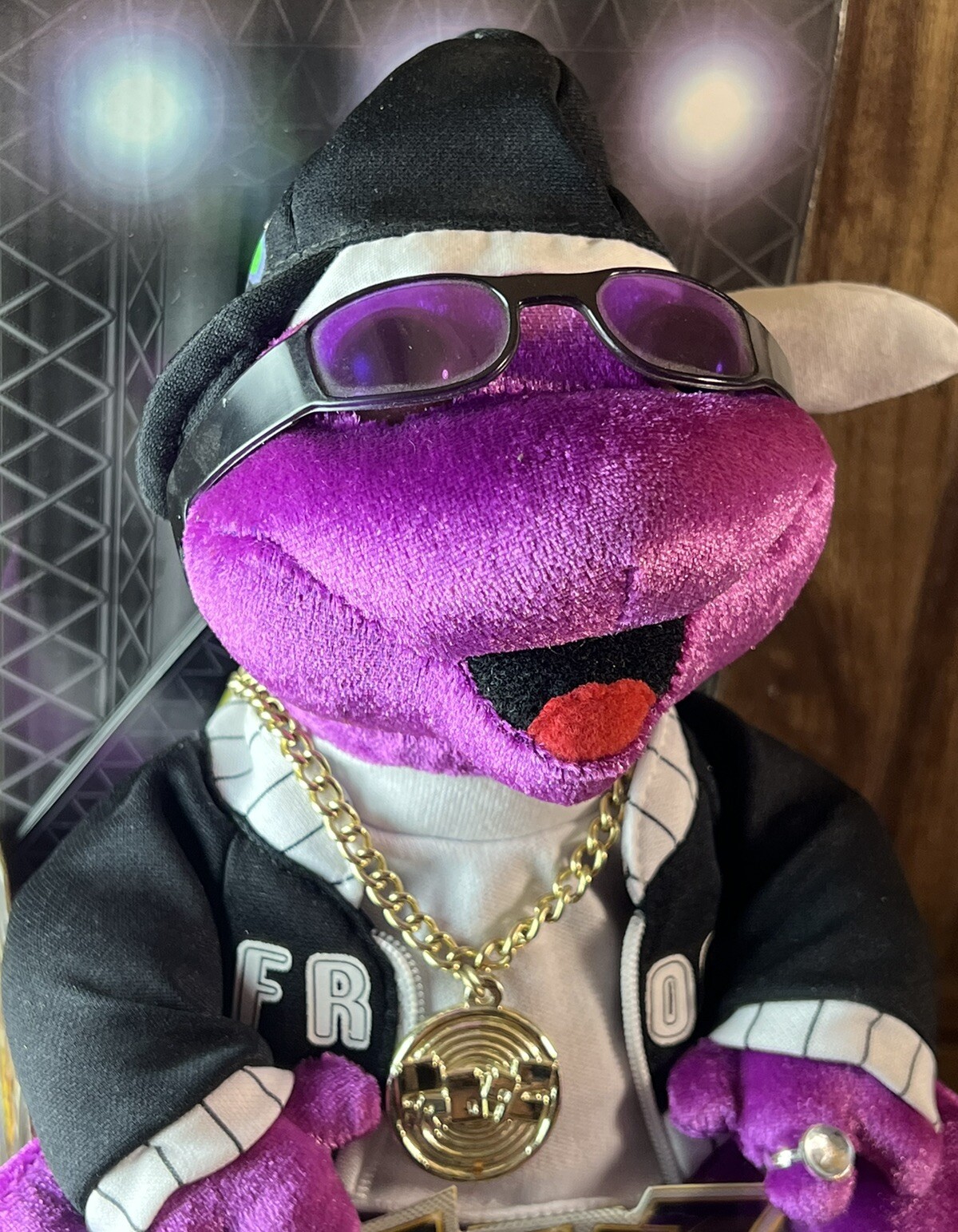 2005 Gemmy Frogz Hip-hop Dancing Frog 50 Cent in Da Club Rap It Ribbit ...