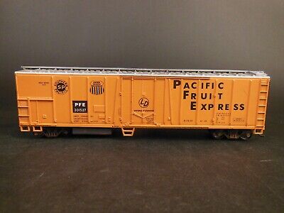 HO SCALE PACIFIC FRUIT EXPRESS PFE 301527 50' MECHANICAL REEFER | eBay