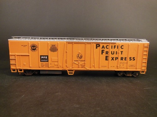 HO SCALE PACIFIC FRUIT EXPRESS PFE 301527 50' MECHANICAL REEFER | eBay