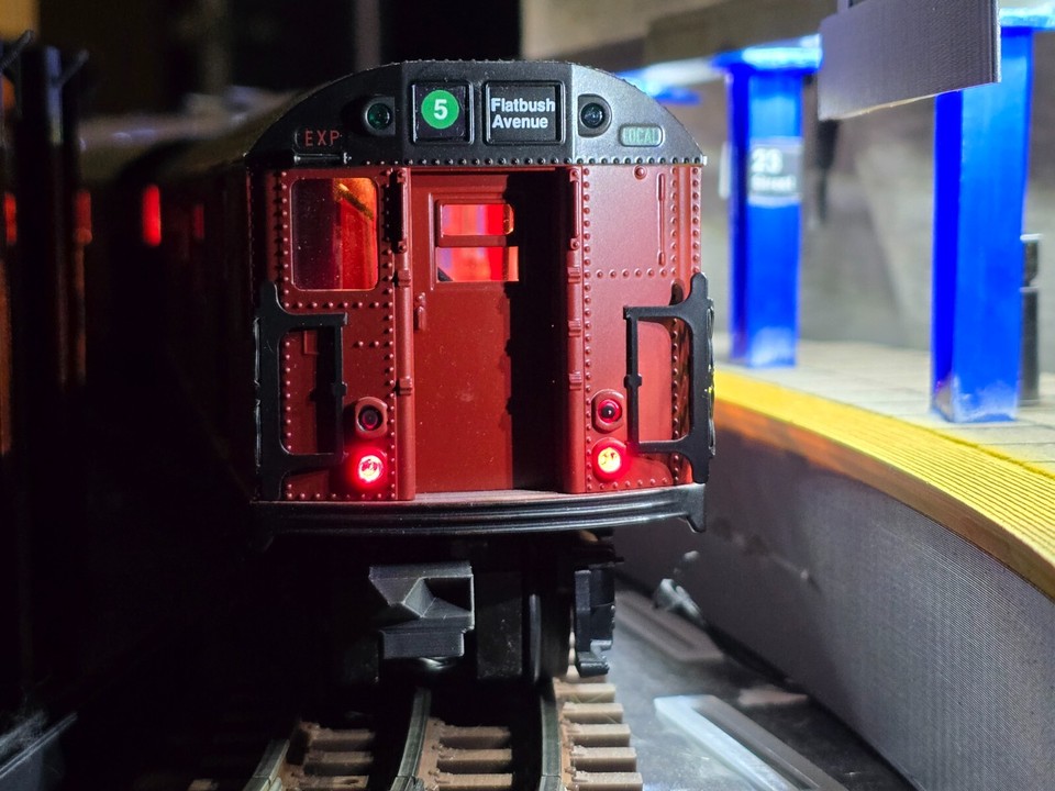 NYC MTA subway station set pillars signs trash can Bench O scale Mth or ...