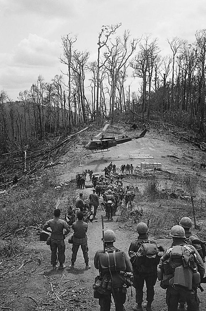 Vietnam War U.S. Army 4th Infantry Division Pleiku Province Glossy 8x10 ...