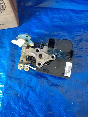 INTERNATIONAL LATCH PART# 2505414C1 | eBay