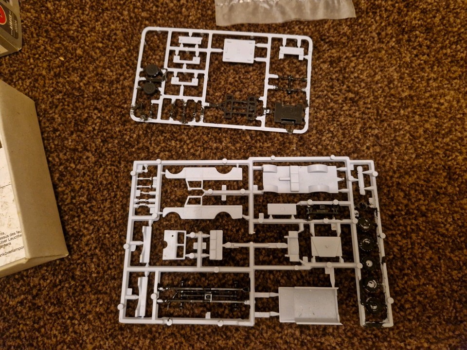 Airfix A02324 LWB Land Rover (Hard Top) & Trailer 1:76 Model Kit - Used ...