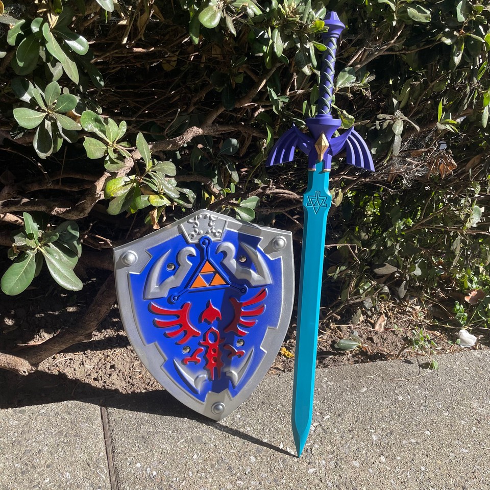 Legend of Zelda Link Hylian Master Skyward Sword+Shield PU Foam Prop ...
