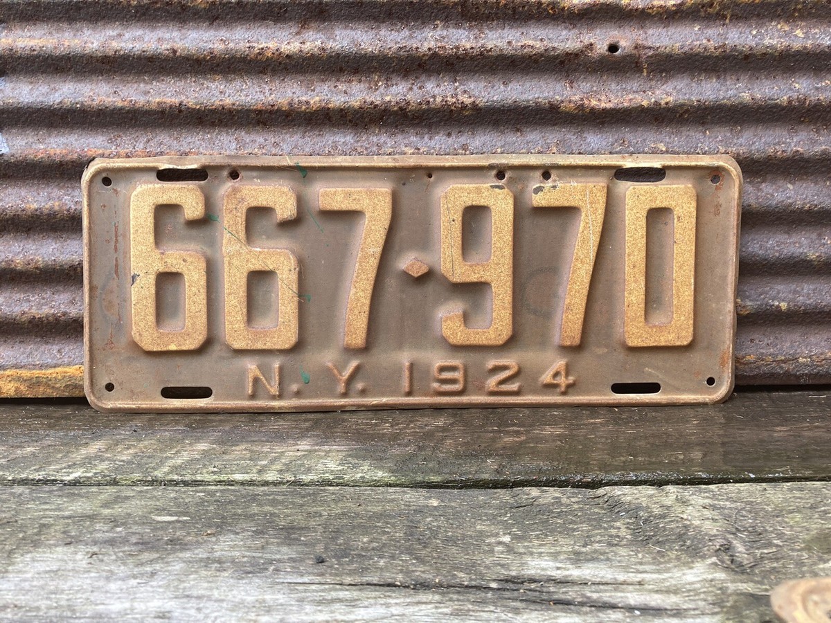 Vintage Vieux Marche Plates