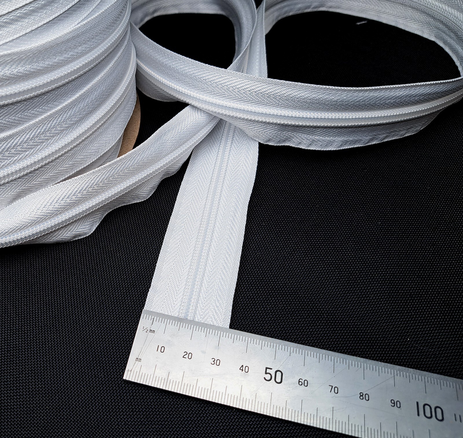 Zips Coil WHITE zips. Heavy Duty Zipper No 7 - Sold By the meter | eBay