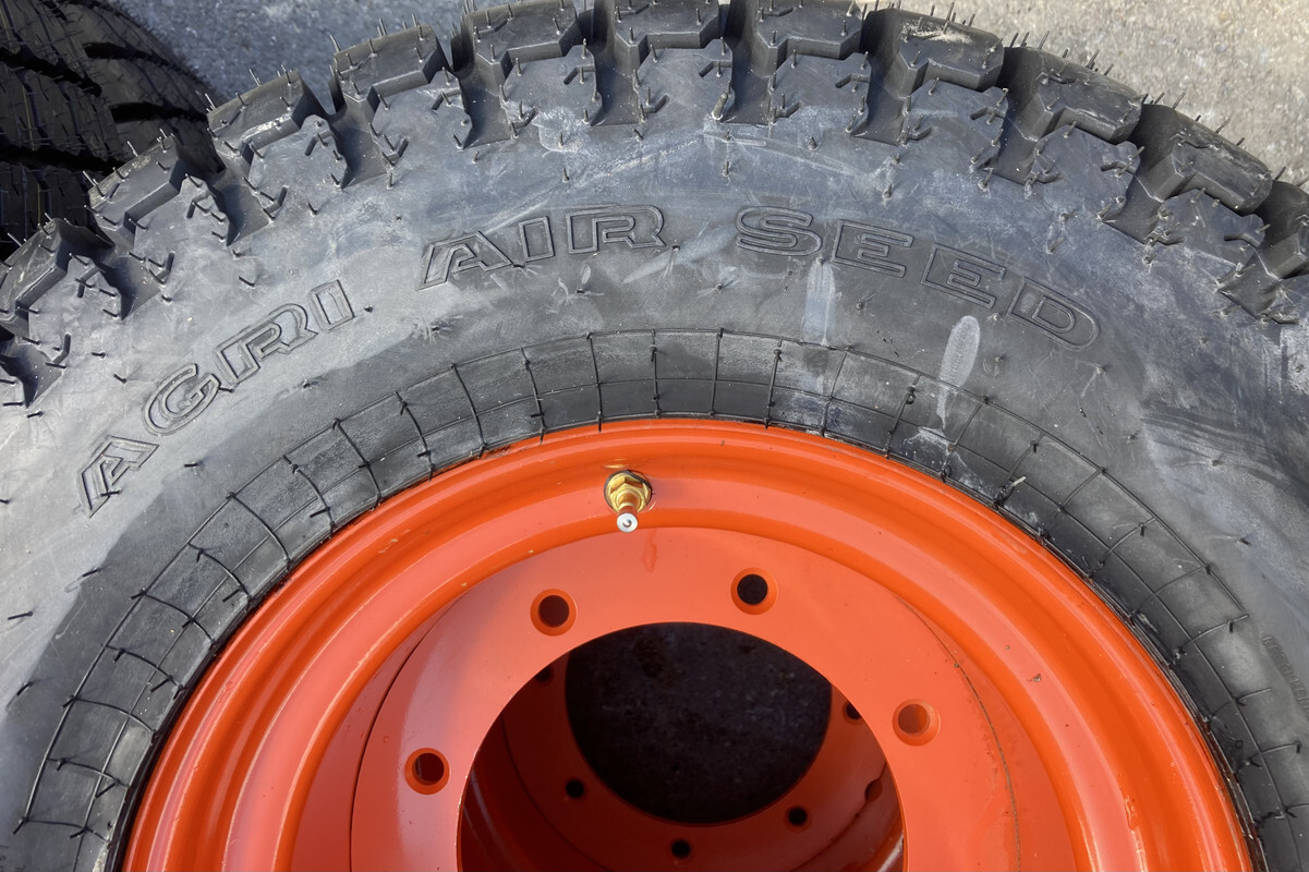 33X15.5-16.5 AgriAirSeed Turf Skid Steer Tires/Rims for Bobcat A300 ...