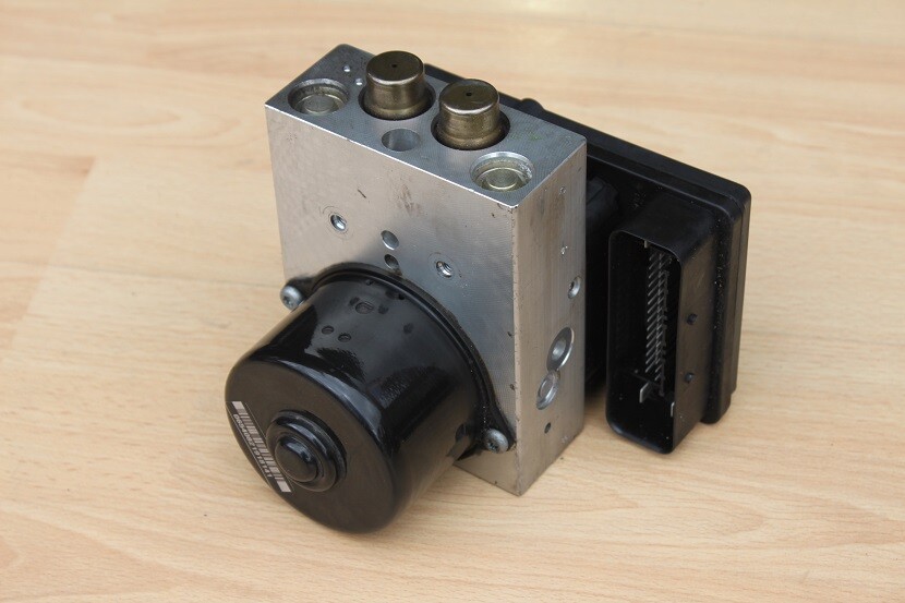 ABS PUMP + MODULE (4R83-2C405-AD) - Jaguar XJ6 XJ8 X350 S-Type 2004 ...