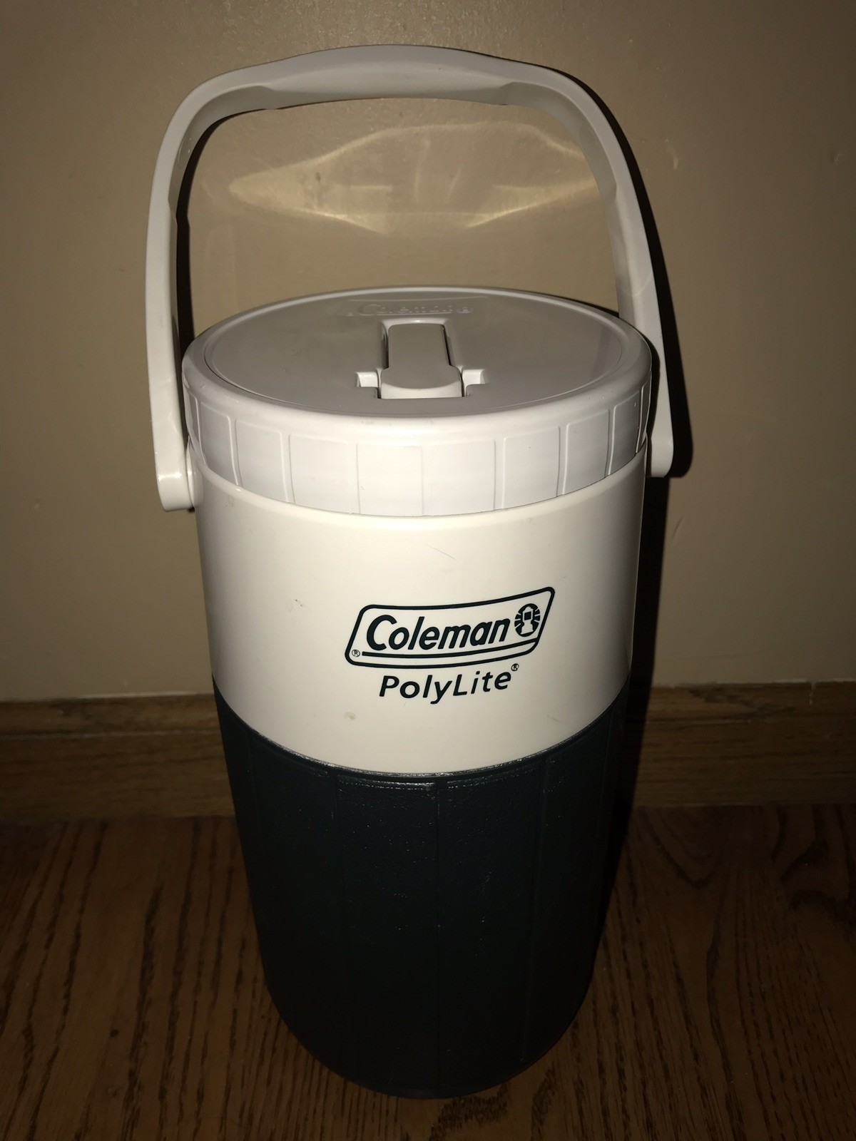 Coleman PolyLite 1/2 Gallon Green Water Jug Spout Handle Portable 5590 ...