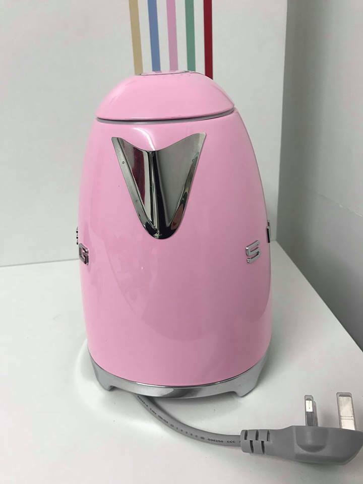 Smeg KLF03 50's Retro Kettle, Choice of Colour, Customer Return, Dent ...
