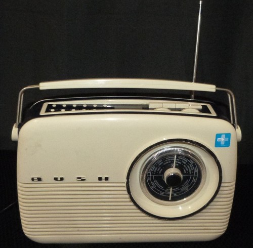 BUSH DIGITAL RADIO - MODEL TR82DAB - RETRO LOOK - AM, FM, DAB - GOOD ...