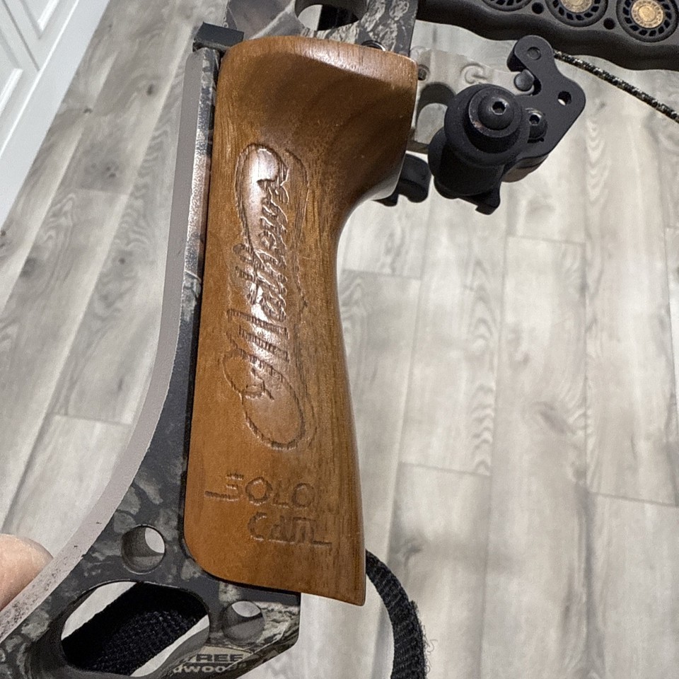 Mathews Solocam Switchback XT Compound Bow With Case Arrows -Right Hand ...