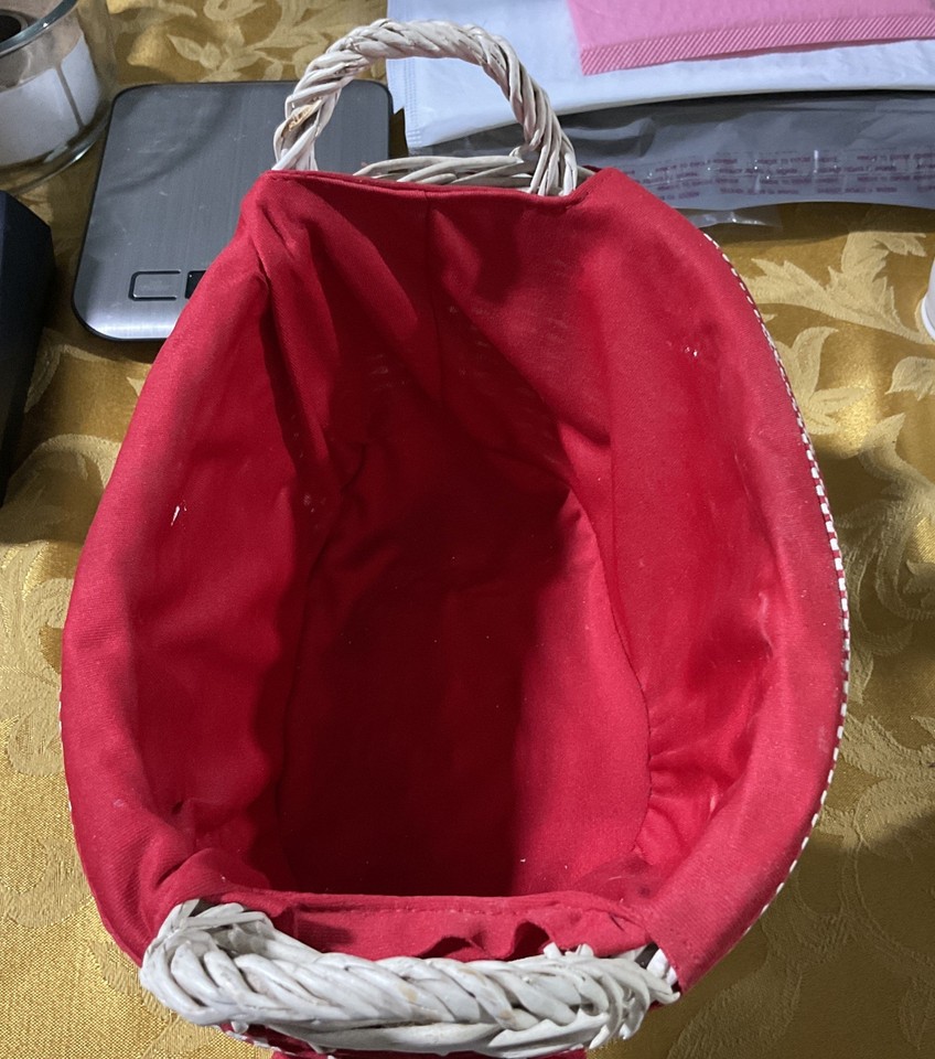 White Wicker Basket With Red Basket Liner With Snowflakes | eBay