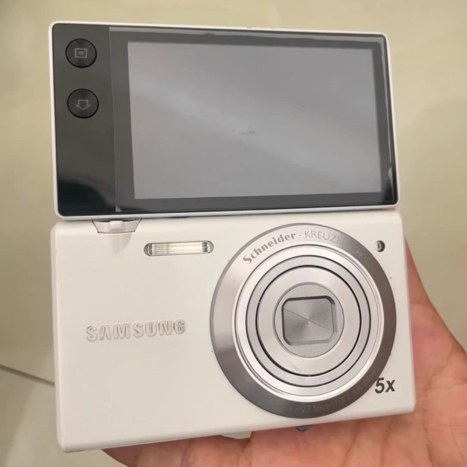 Samsung MV800 Flip-out Tiltable Screen Vlog Compact Digital Camera 16MP ...