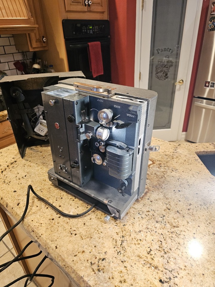 Vtg RCA Model 400 16mm Film Projector WW2 ERA - Rare -powers On But ...