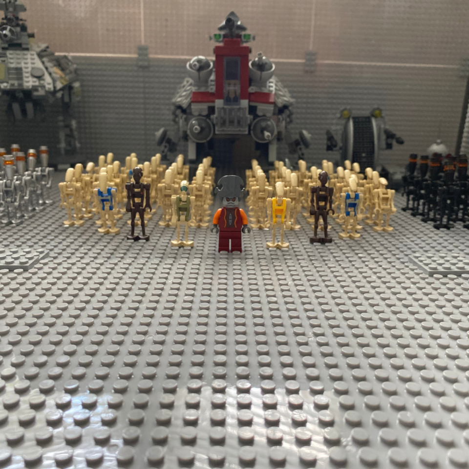 Lot of 8 LEGO Battle Droids Lego Star Wars Battle Droid Commander Pilot ...