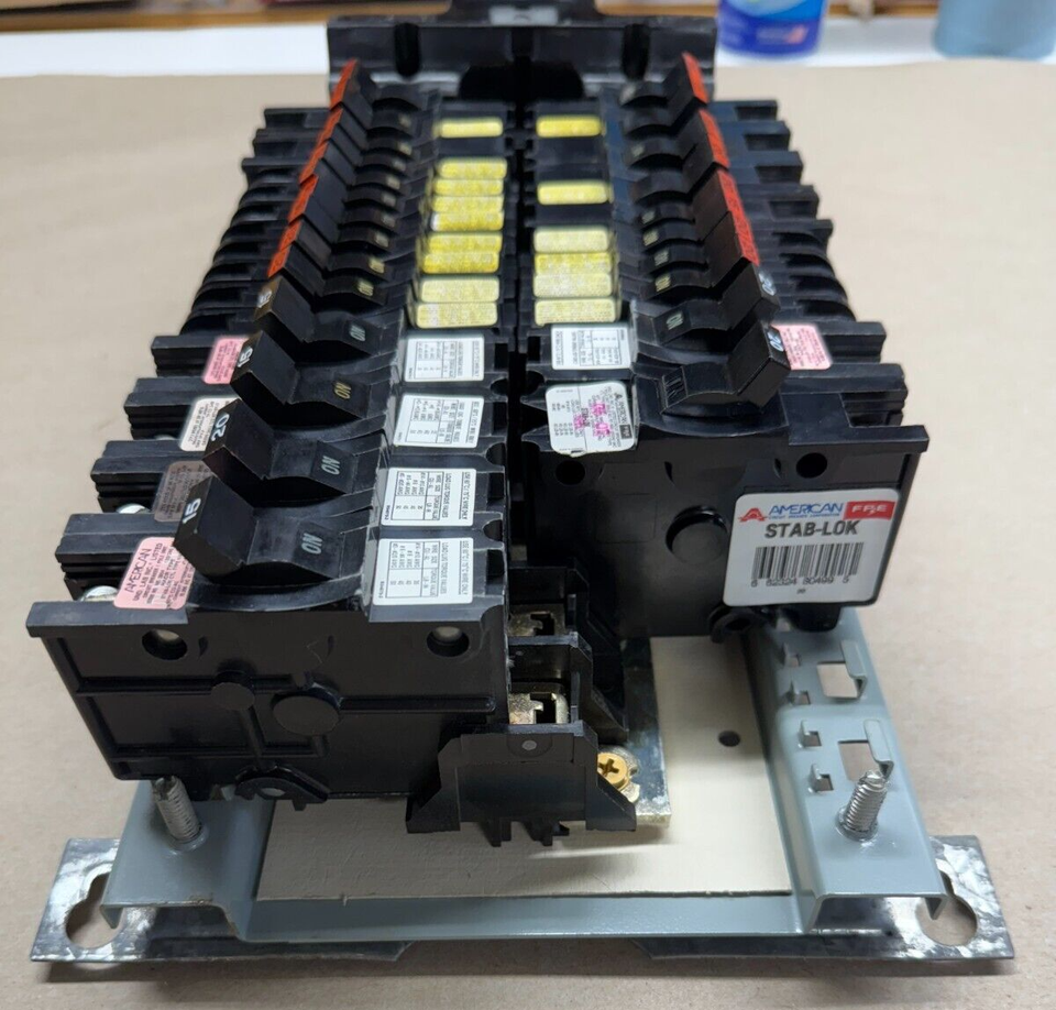 FPE Federal Pacific 150 Amp 120/240V Stab Lok Panel Guts with LOT of 21 ...