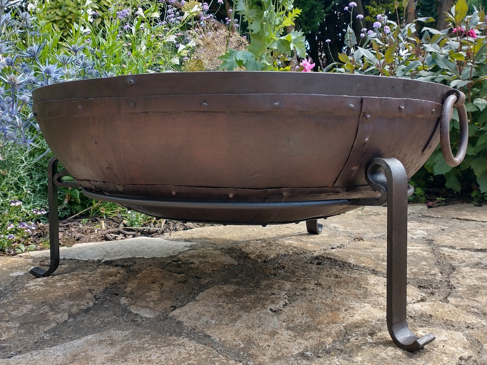 70cm Indian Fire Bowl / Fire Pit With Stand & Grill - Handmade Kadai ...