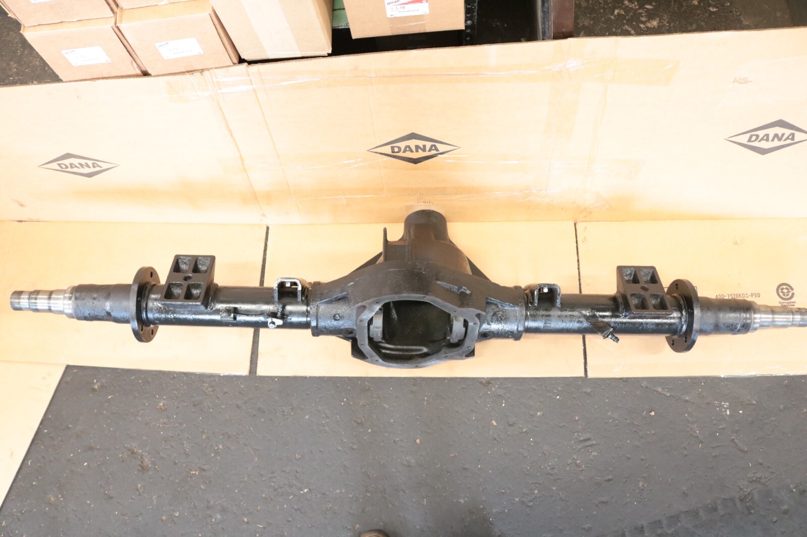 1988 Ford Dana 80 Dually Rear DRW Axle Housing 605319 OEM Dana Spicer ...