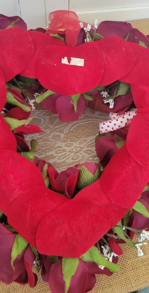 Upcycled VTG Red Velvet Roses Heart Shaped Valentine's Day Wreath White ...