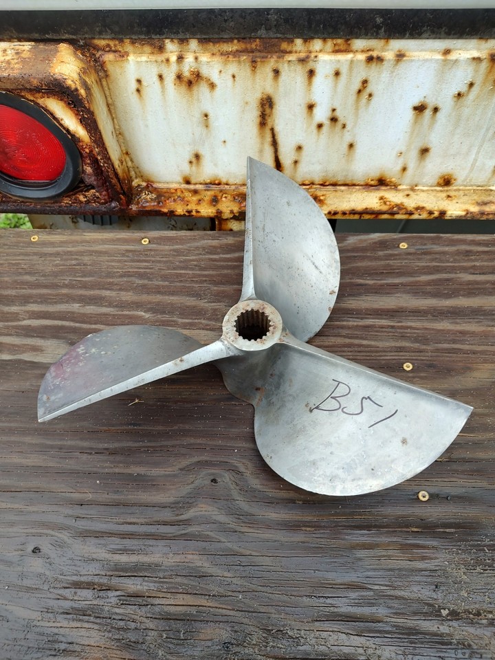 Mercury Cleaver Short Hub Propeller 14 x 24 pitch RH Prop 19 spline B51 ...
