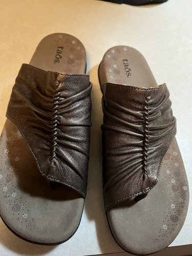 Taos Gift 2 Womens Size 8 Bronze Brown Metallic Leather Thongs Sandals ...