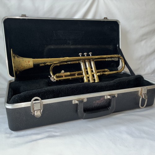 Vincent Bach BUNDY H&A Selmer Inc Trumpet 67513 Instrument With Black ...