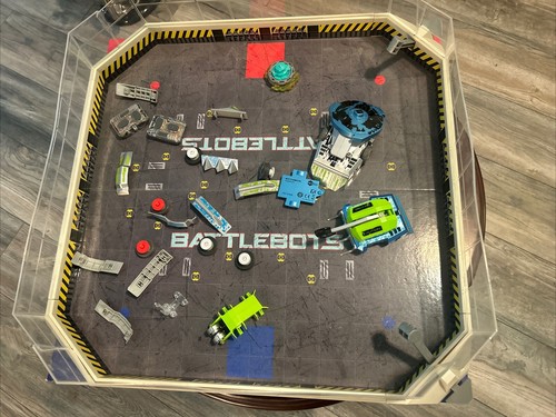 HEXBUG Battle Bots Lot 2 Bots, 2 Controllers & Extra’s Battle Box Pro ...