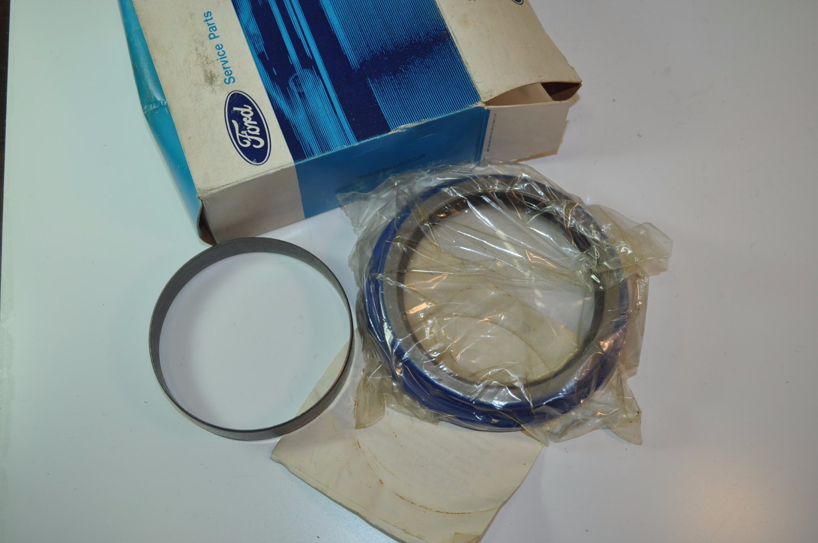 Ford NOS OEM Oil Seal Kit Part# D0HZ-1175-C | eBay Australia