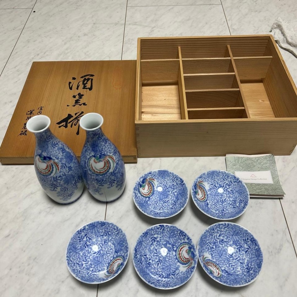 in the same boxFukagawa Seiji Dragon Phoenix Flower Arabesque Sake ...