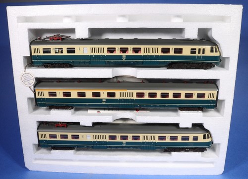Lima Golden Series HO Scale Train Set /Electric Engine & 2 Passenger ...