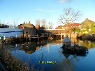 Photo 6x4 Pound on the pond, Shenley Radlett C18 lock-up. There are ...