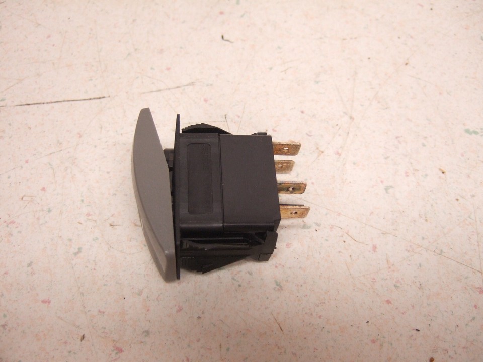 FREIGHTLINER THOMAS TBB52003187 MOMENTARY ROCKER SWITCH | eBay