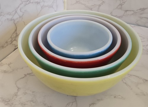 Vintage PYREX PRIMARY COLOR NESTING MIXING BOWL SET YELLOW GREEN RED ...