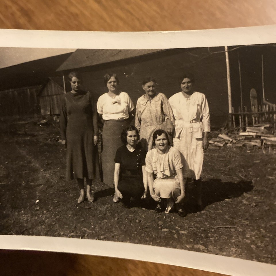 Vintage 1930s Women Ladies Group Fashion Farm Barns Original Real Photo ...