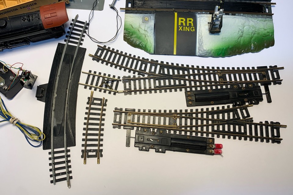 Ho Scale Train Set Chessie System, Reading, Switches,rerailers,Erie ...