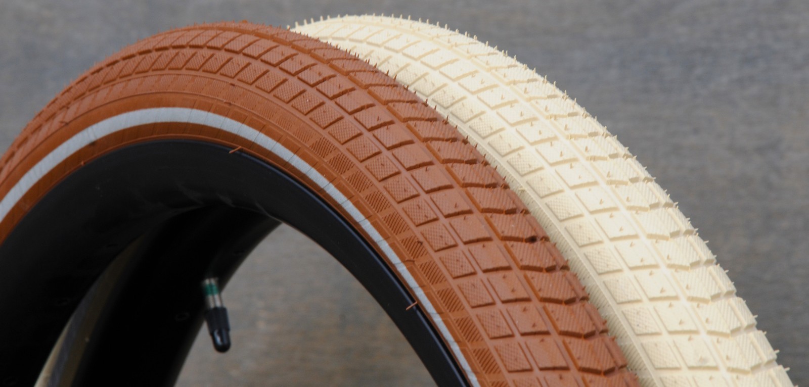 700x38 Antique Red / Brown 29er Schwalbe LBB Bicycle Tires 28" Wood ...