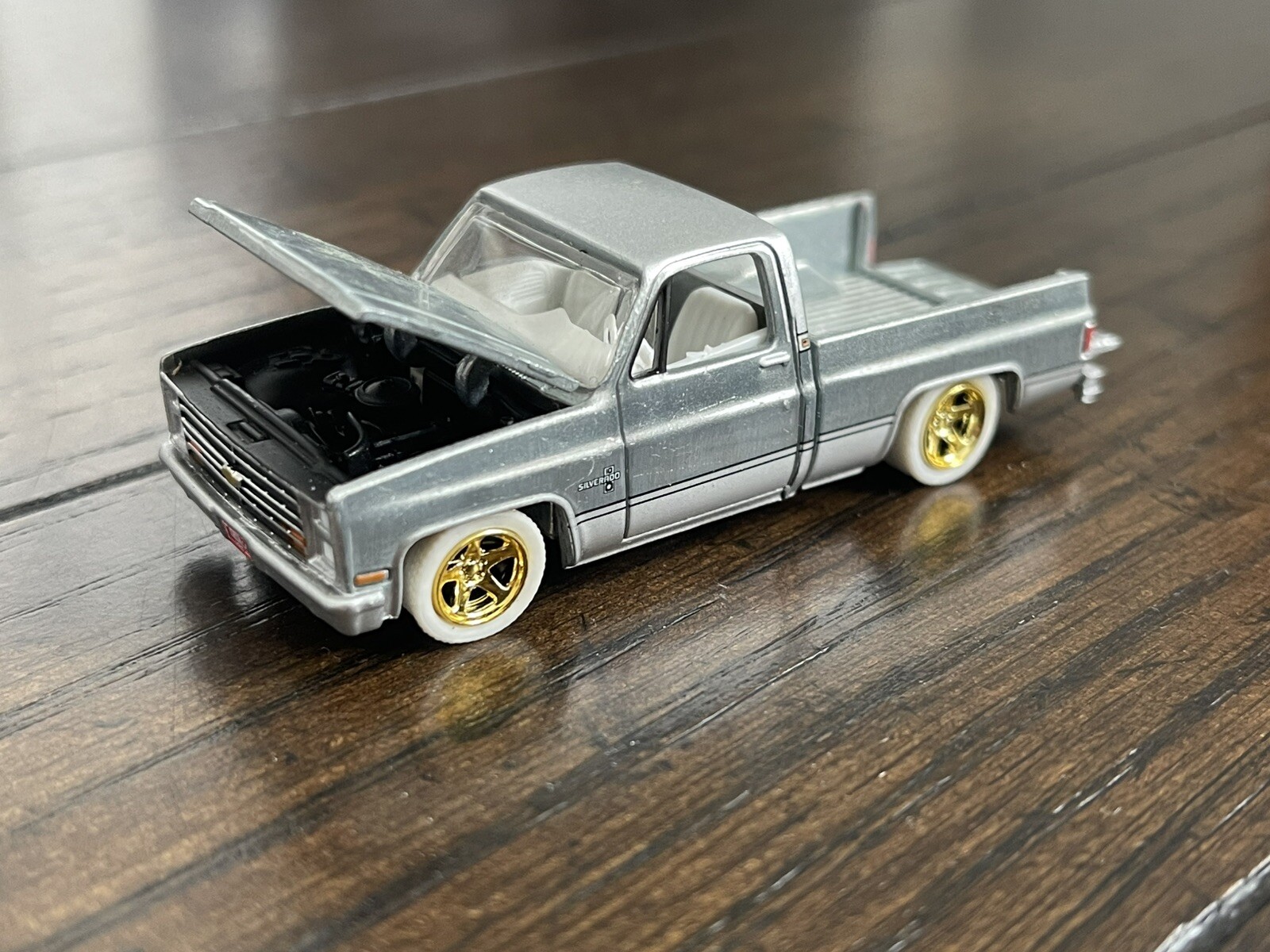 Auto World Raw Chase 1984 Chevy Silverado 10 Fleetside 1:64 | eBay