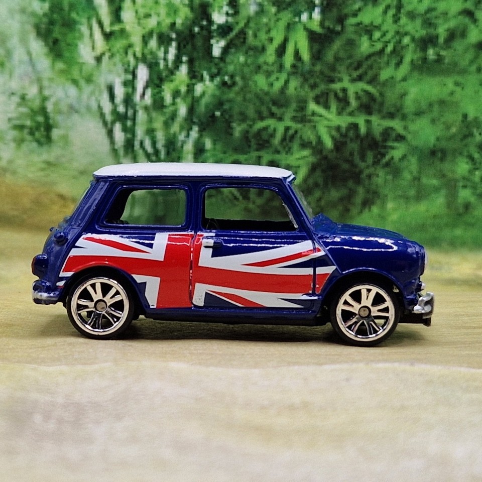 Morris Mini Cooper Diecast Model Car 1/64 (88) Excellent Condition ...