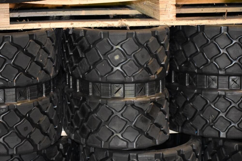 400x86x49 Turf Tread Rubber Track set Qty 2 Bobcat T180 T190 T550 T570 ...