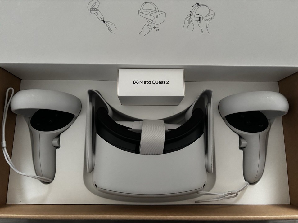 Oculus Quest 2 256GB with Controllers, Case, Elite Strap and Box | eBay UK