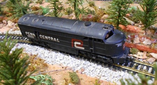 HO Scale: Tempo Penn Central Diesel Engine #5050; Model Railroad Train ...