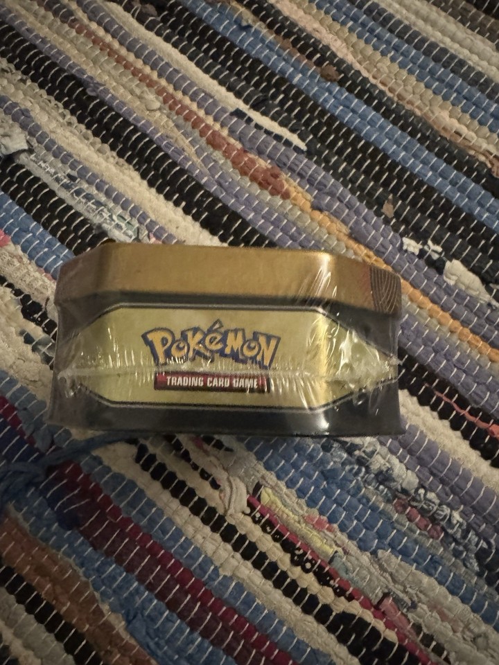 Pokemon TCG: Elemental Power Tin Flareon GX + 4 Packs (Sun & Moon ...